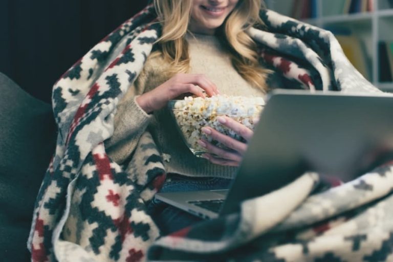 20 Biggest Time Wasters For College Students - College Girl Smarts